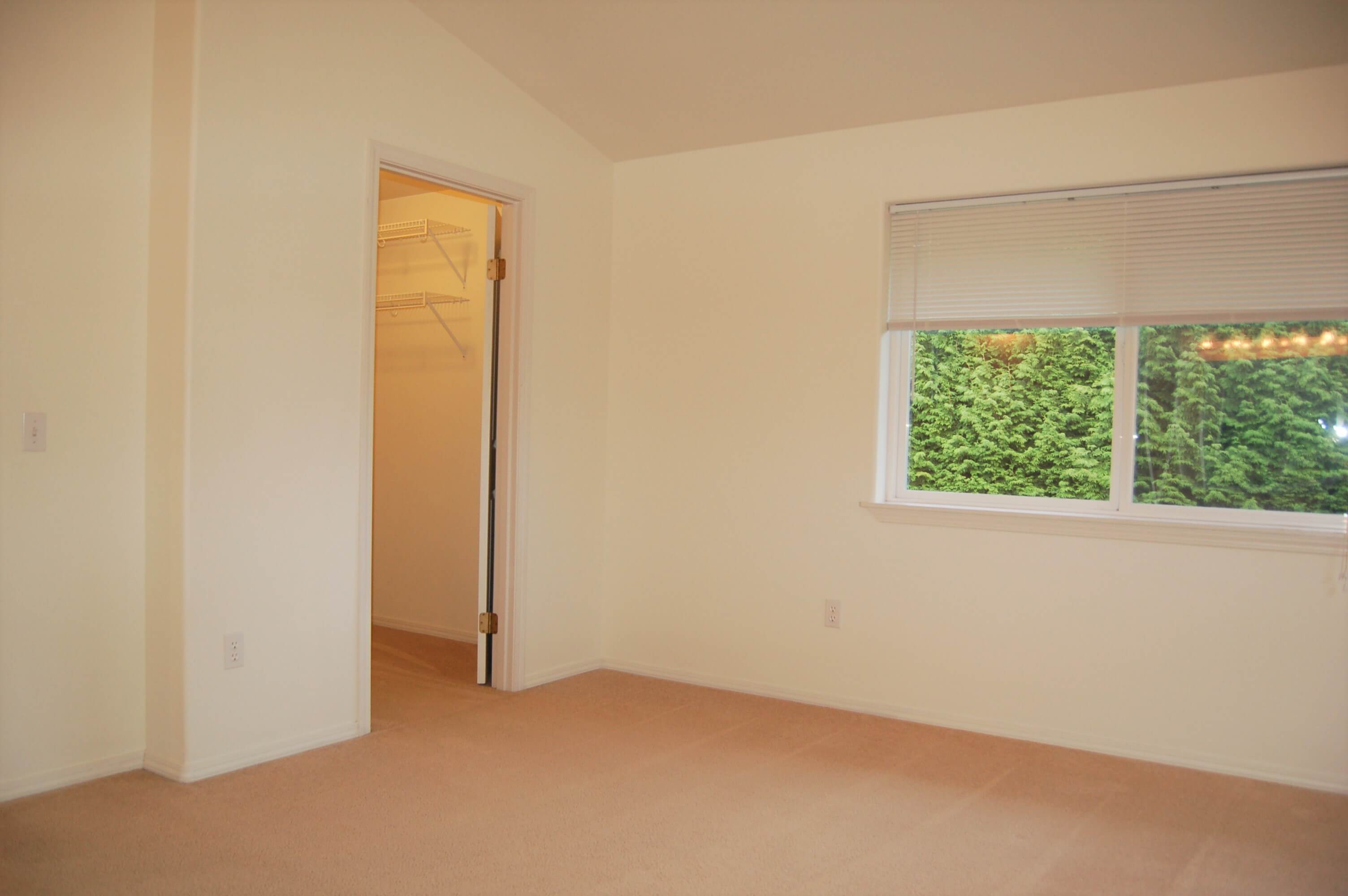 4x2.5 | 4 Bed Apartment | 3742 N Heather Pl