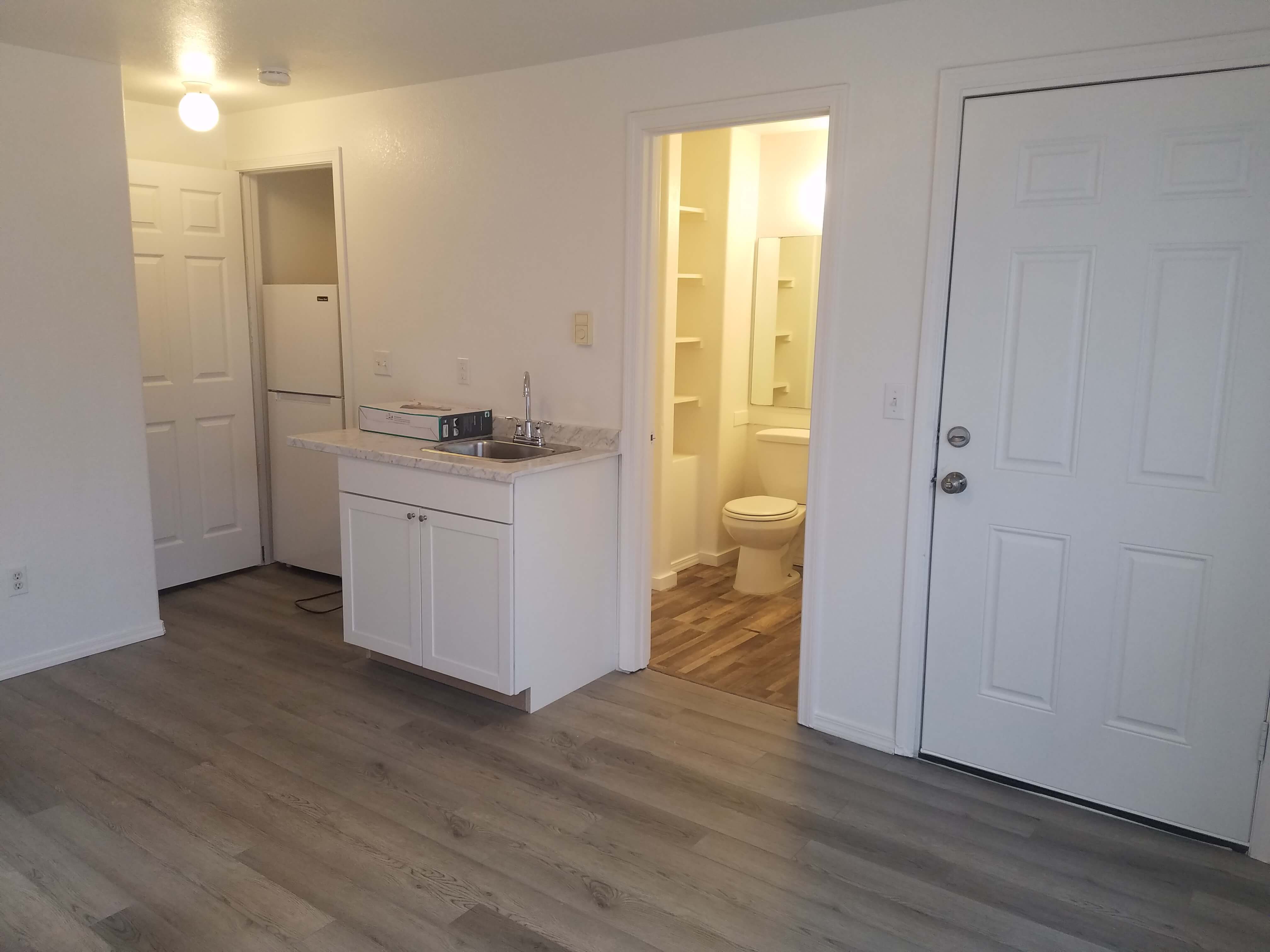 Studio - Kitchenette | Studio | 1118 N Forest