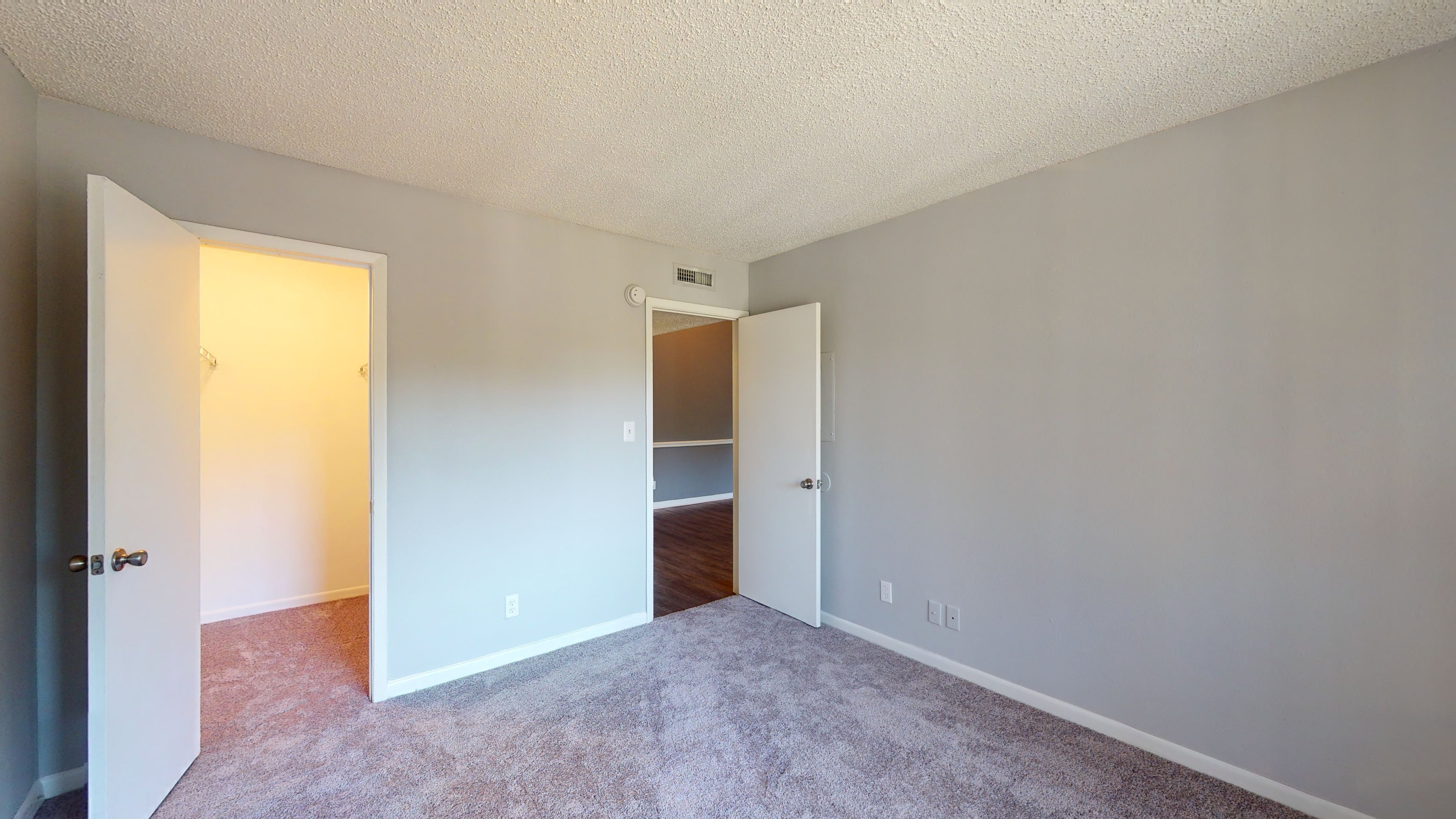 View Photos & Take A Virtual Tour | The Avenue Apartments, LLC