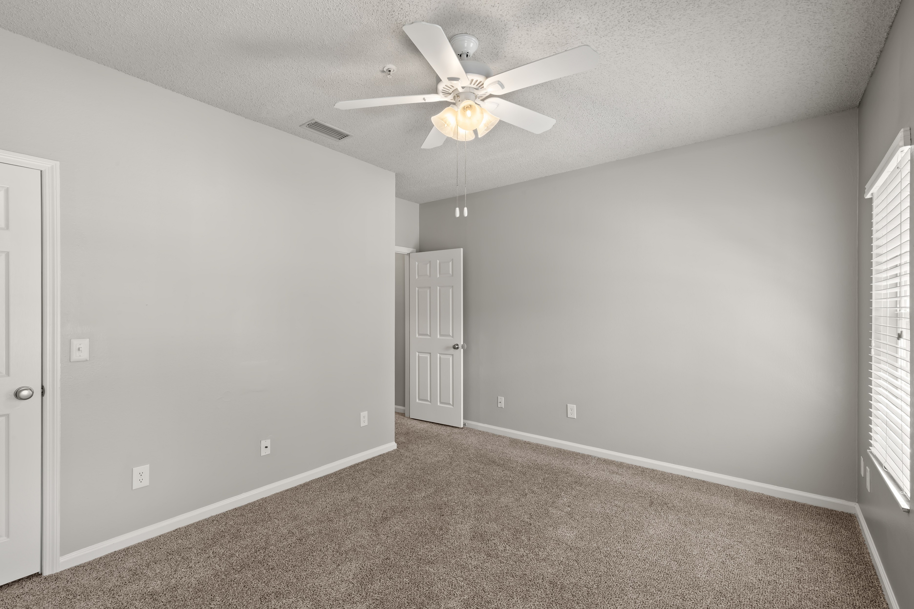 View Photos & Take A Virtual Tour | Summer Cove Apartments