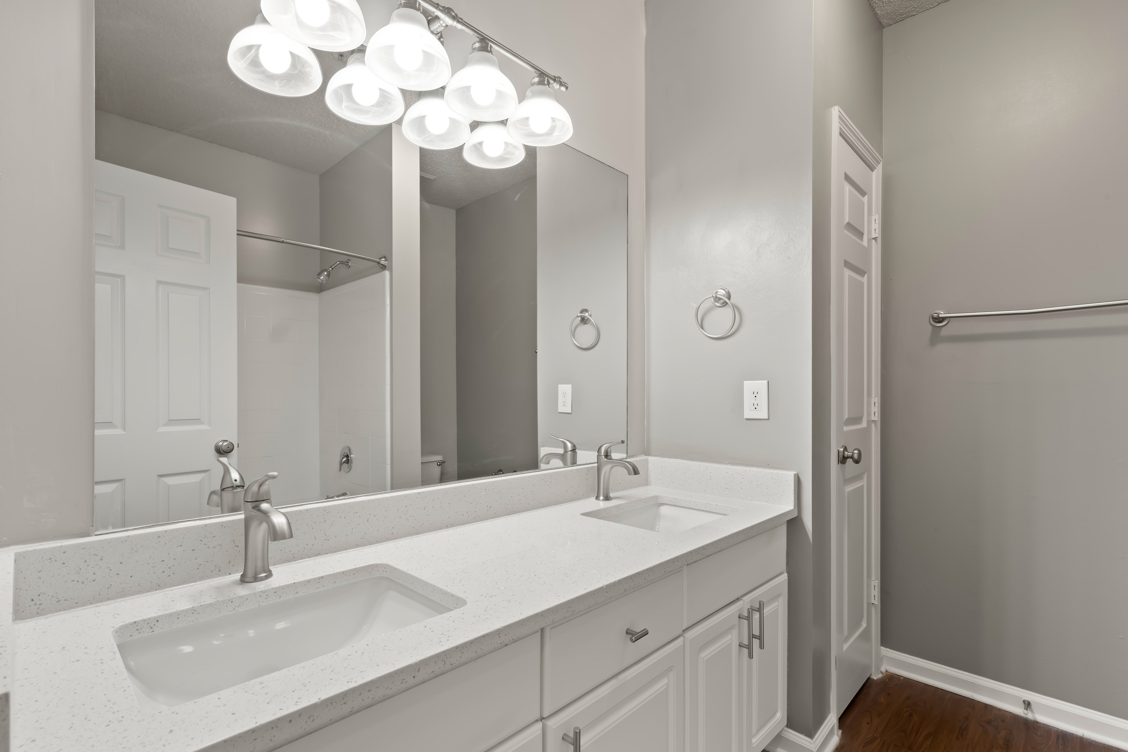 1 - 3 Bed Apartments - Check Availability | Summer Cove Apartments