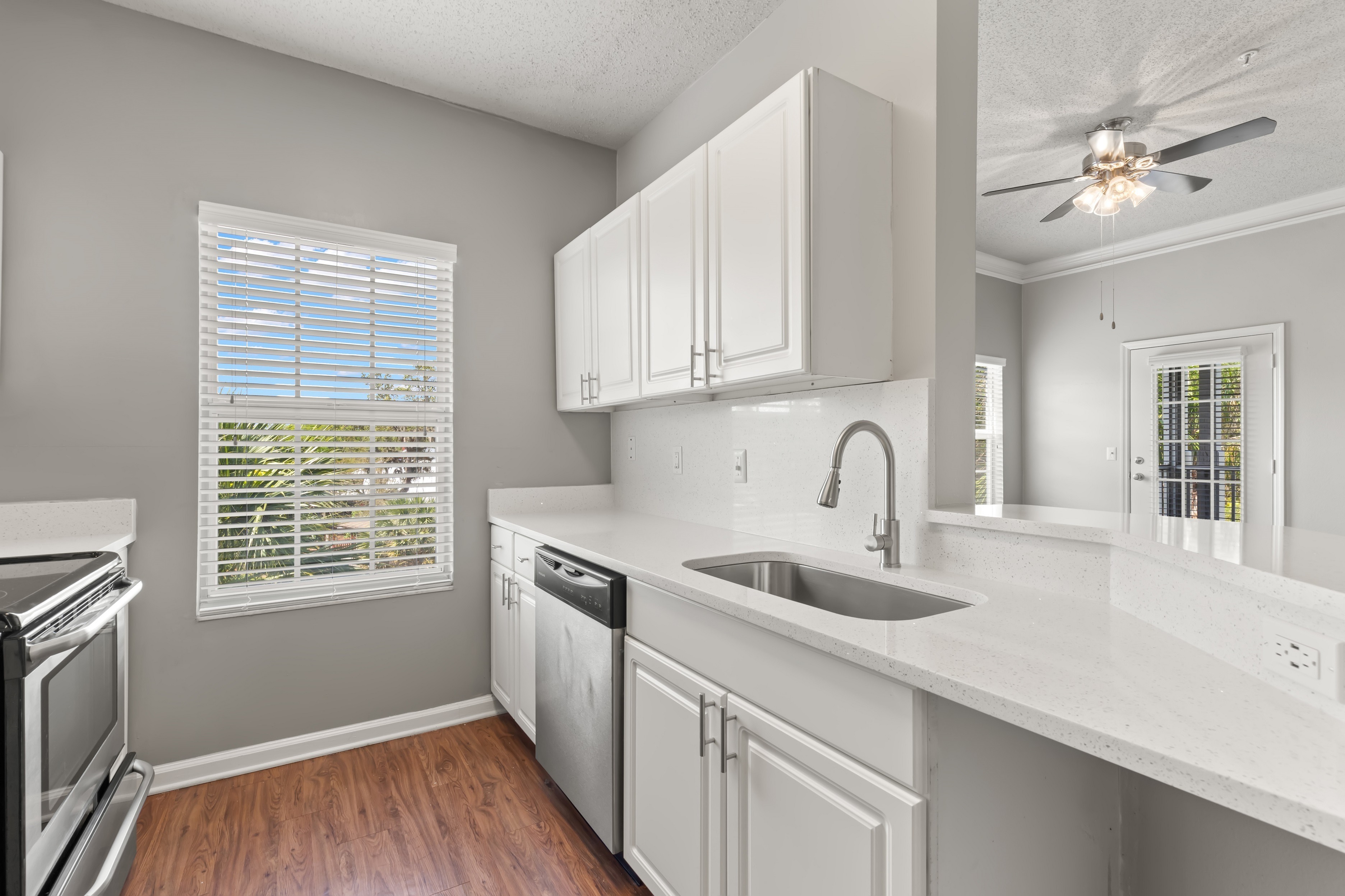 View Photos & Take A Virtual Tour | Summer Cove Apartments