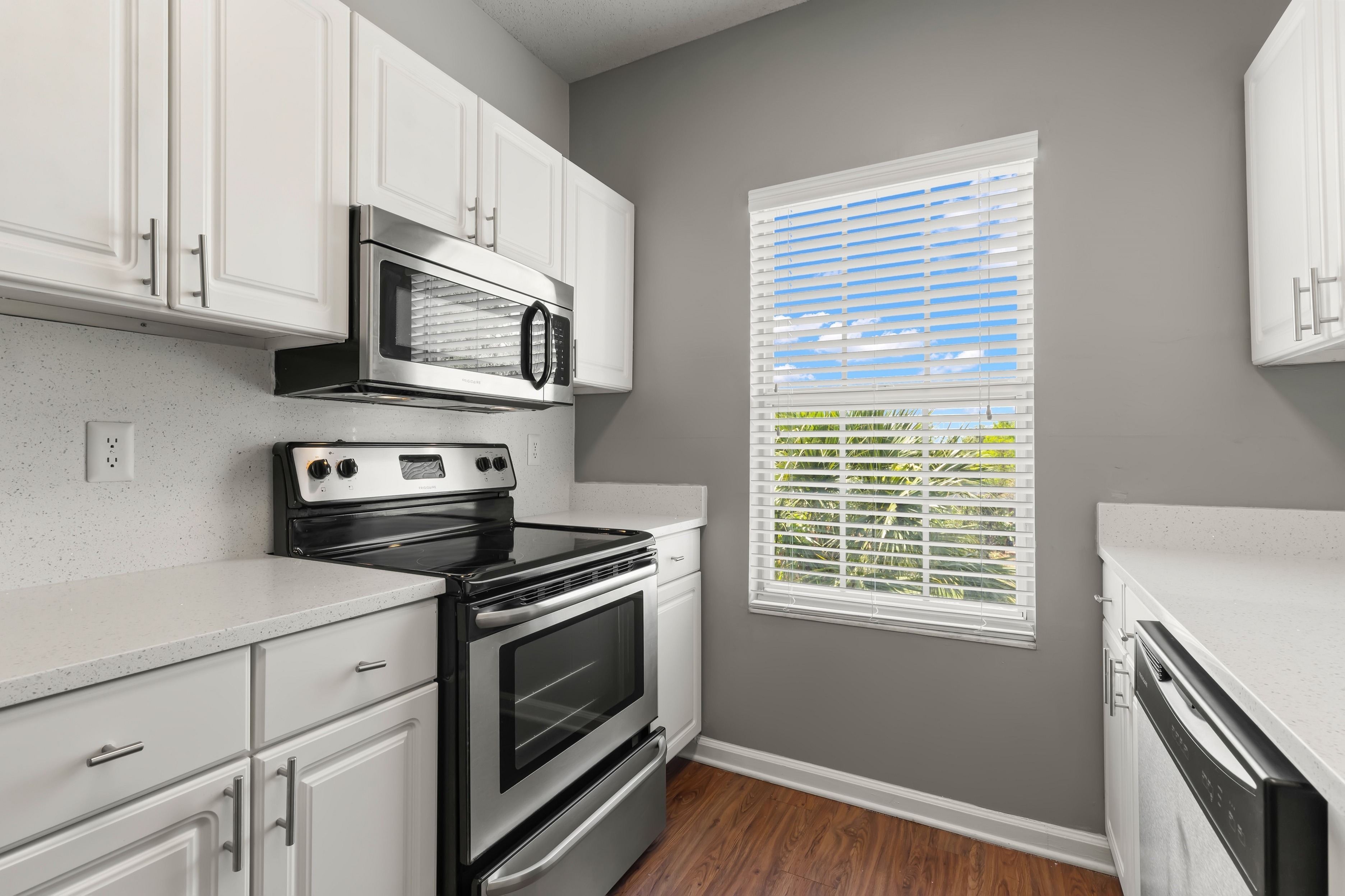 1 - 3 Bed Apartments - Check Availability | Summer Cove Apartments