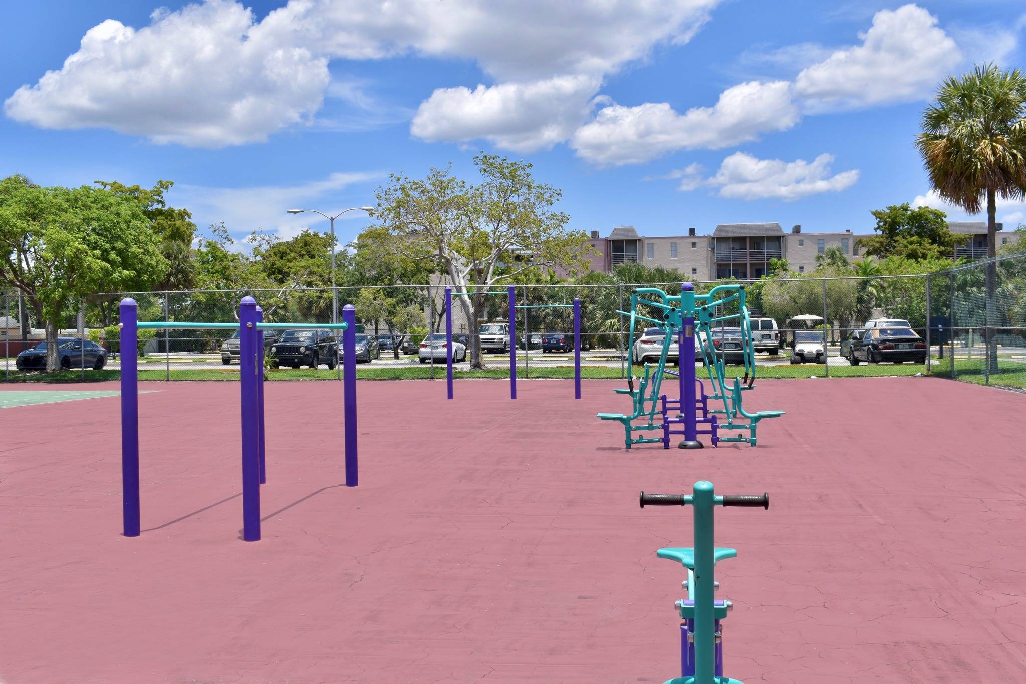 View Photos | 2500 Inverrary Club Apartments