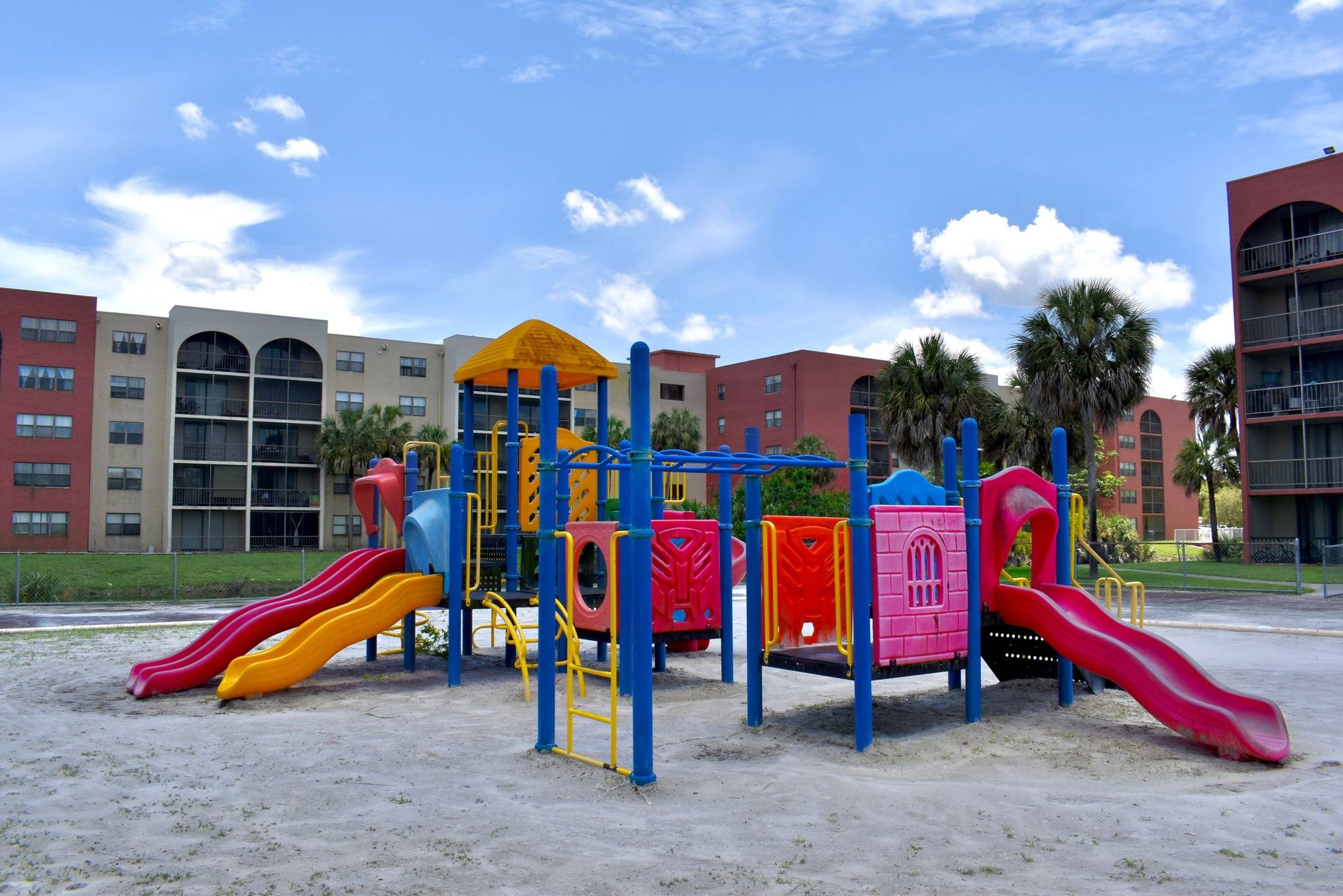 View Photos | 2500 Inverrary Club Apartments