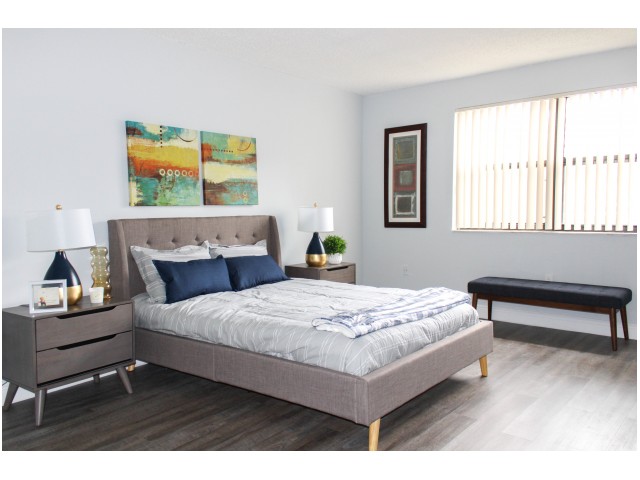 View Photos | 2500 Inverrary Club Apartments