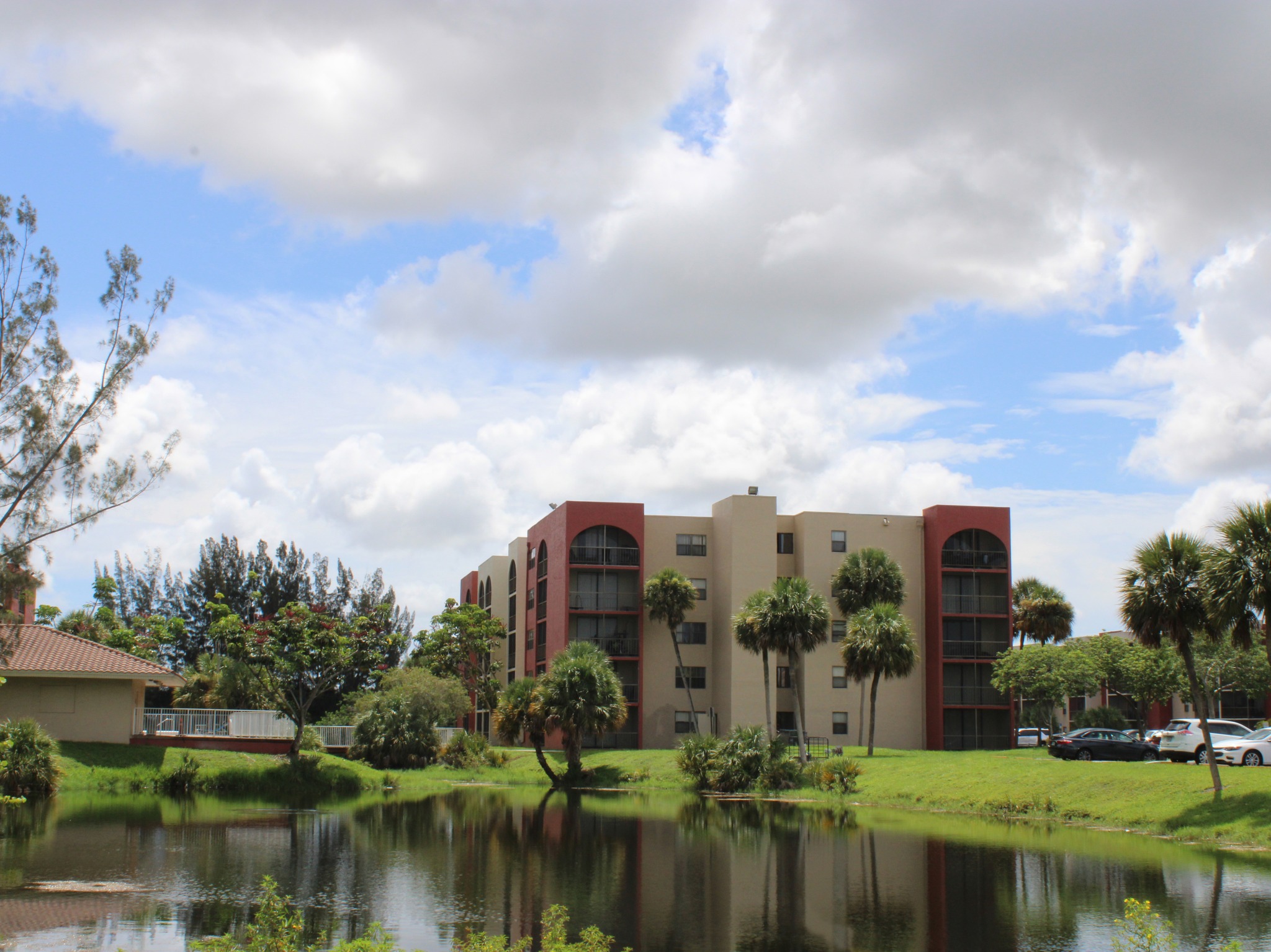 View Photos | 2500 Inverrary Club Apartments