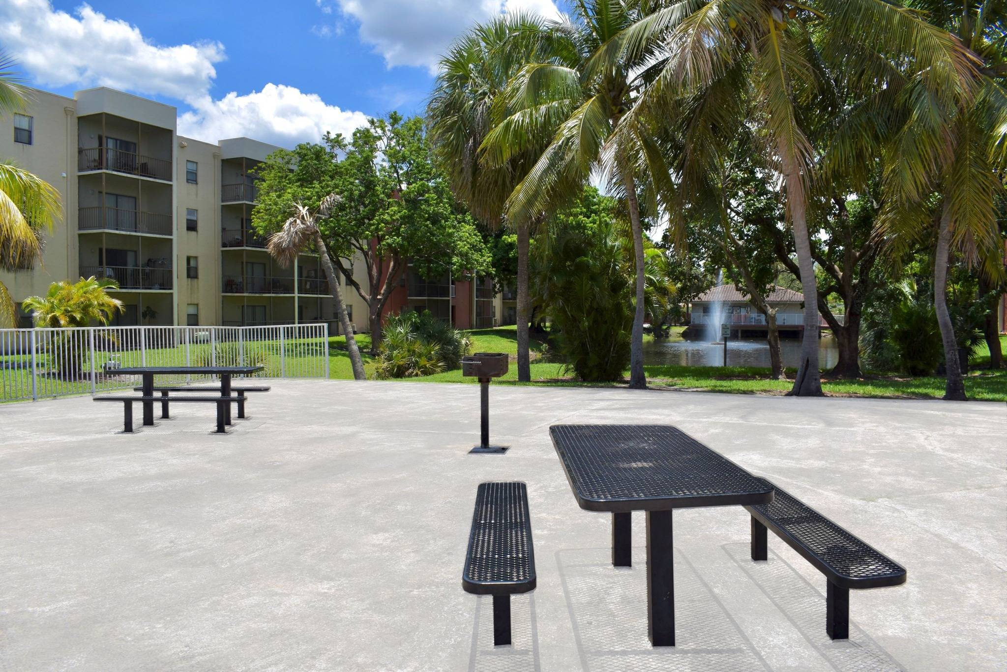 View Our Amenities | 2500 Inverrary Club Apartments