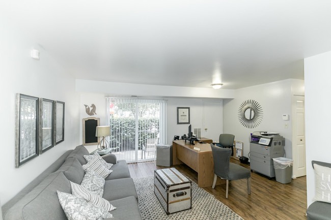 View Photos | Fox Hill Apartments