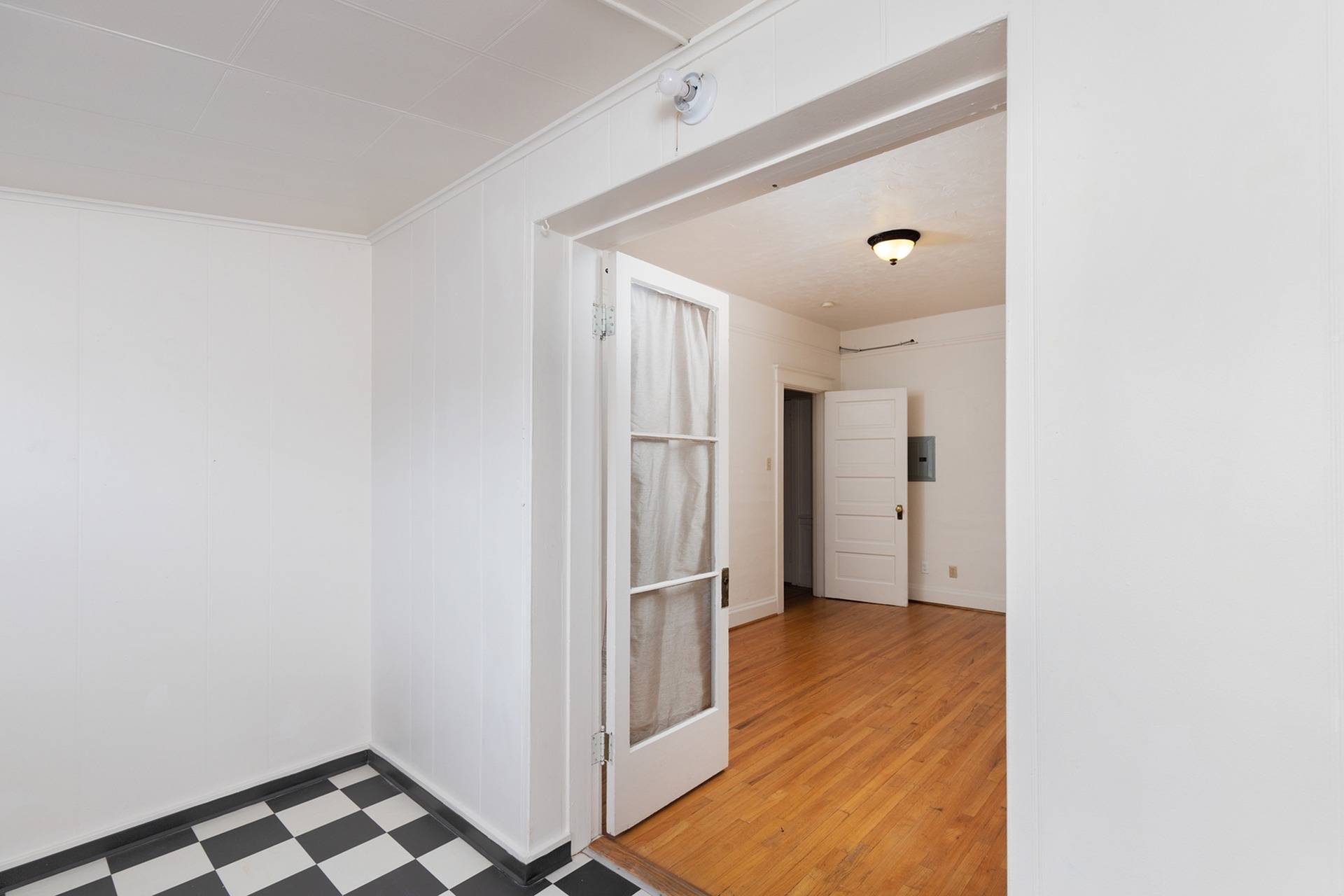 2x1 | 2 Bed Apartment | Highland Court Apartments