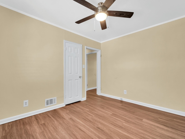 View Photos | Colonial Court Apartments (new)