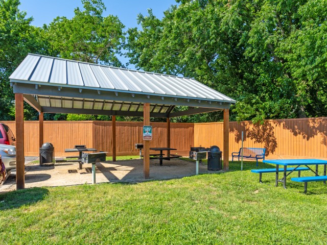 View Photos | Country Club Place Apartments