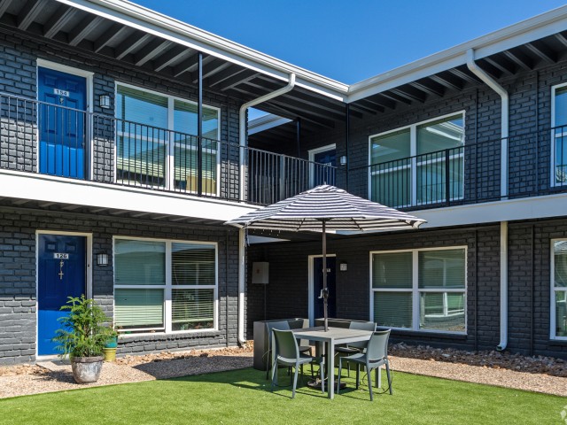 View Photos | Country Club Place Apartments