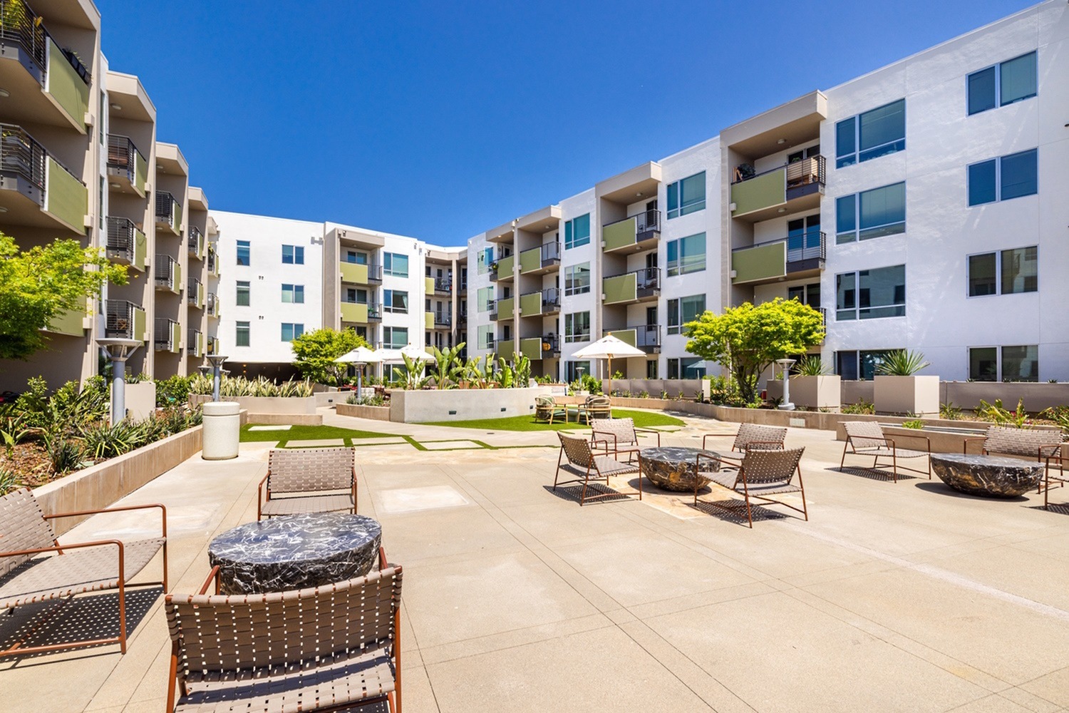Photos & Virtual Tour | Brio Apartments | Glendale, CA Apartments