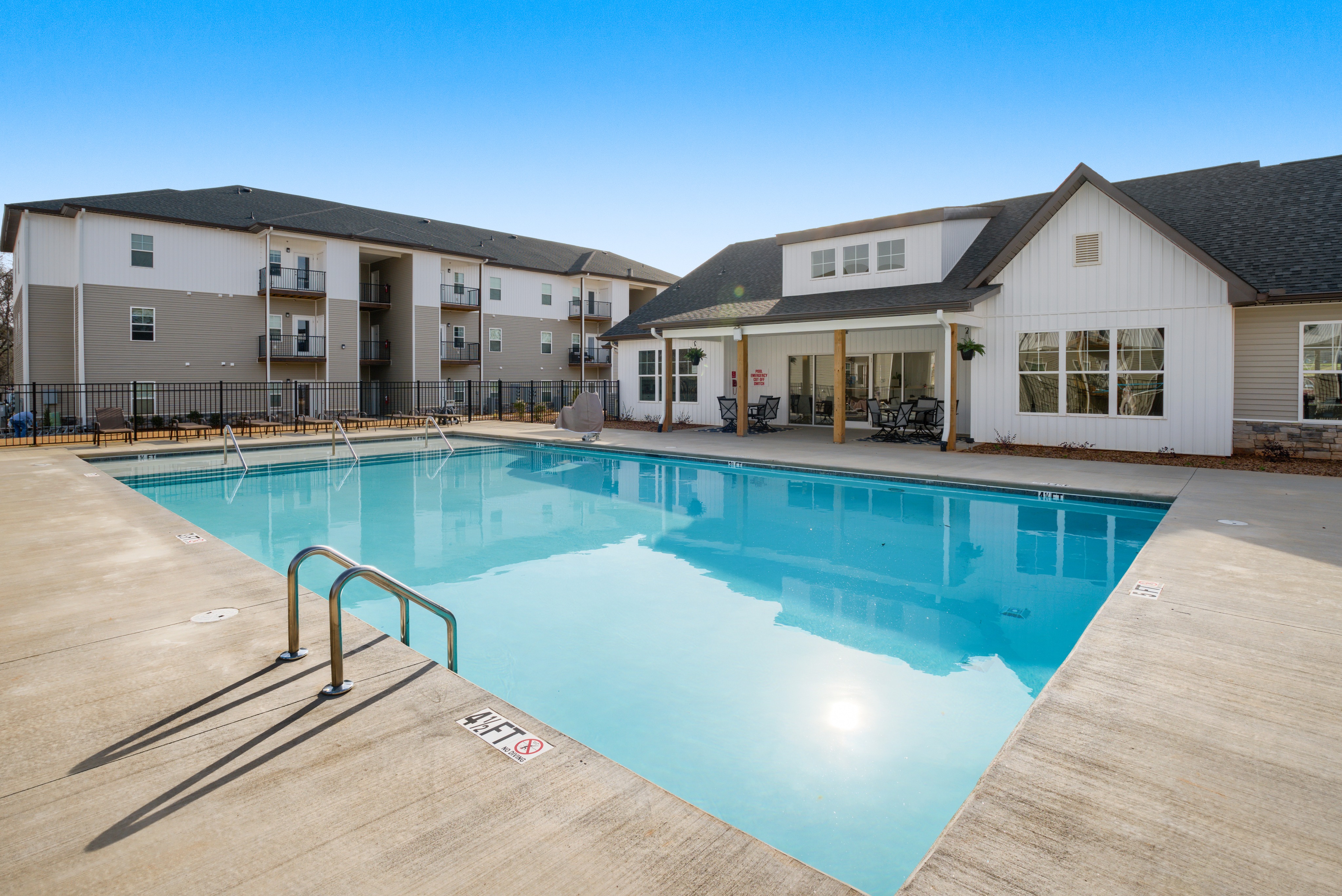Photos | Waters Edge Apartments in Spartanburg, SC