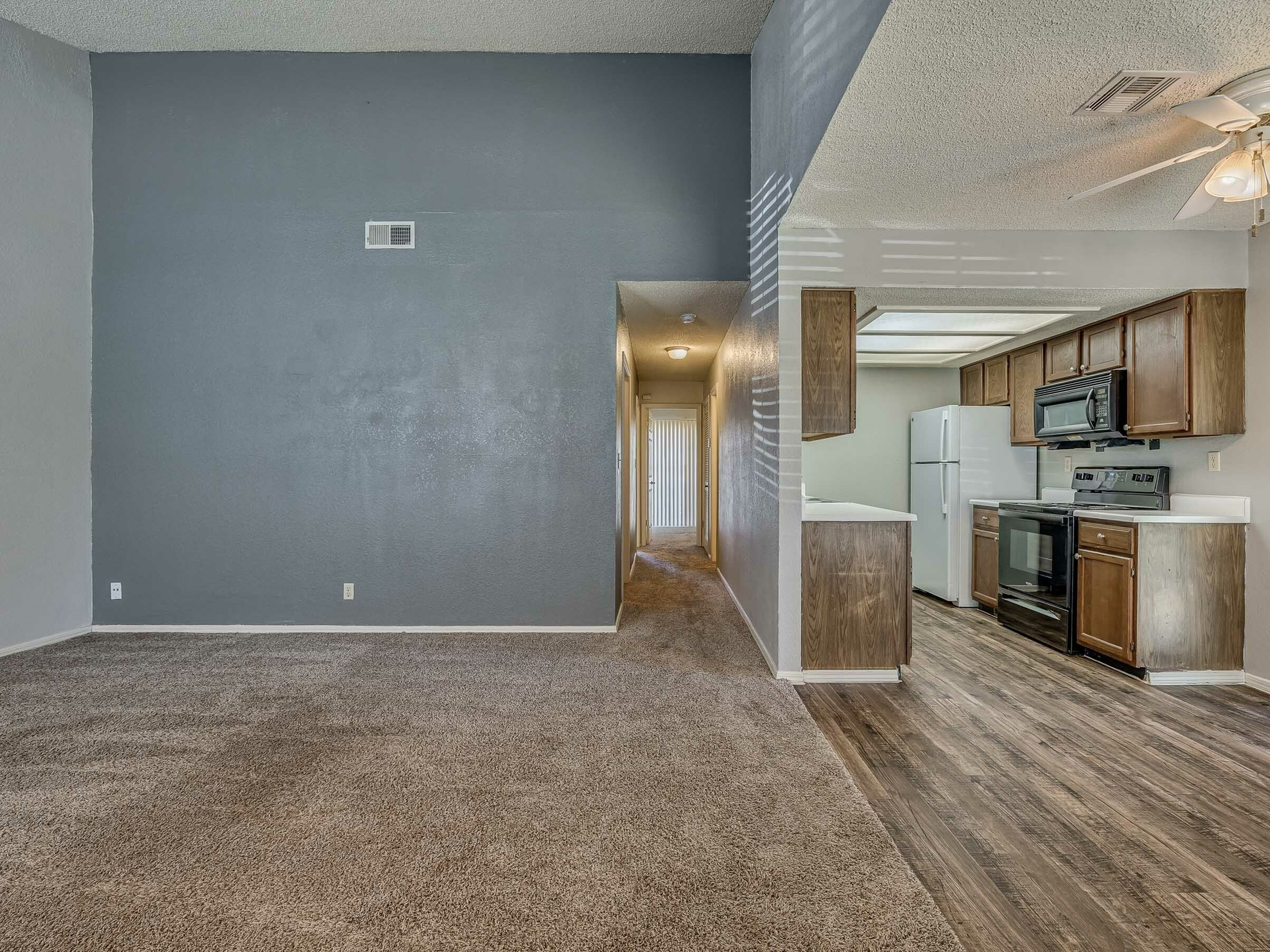 View Photos & Take A Virtual Tour | Lexington Commons