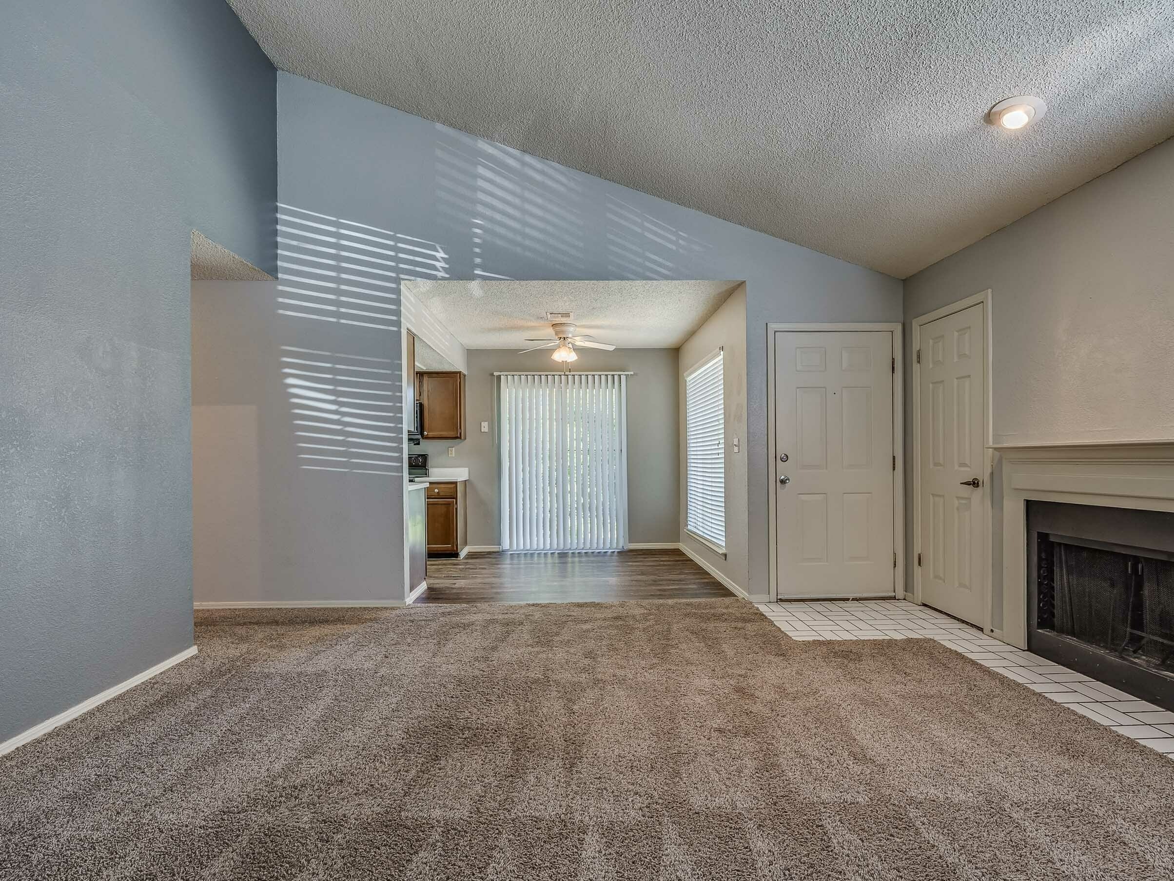 View Photos & Take A Virtual Tour | Lexington Commons