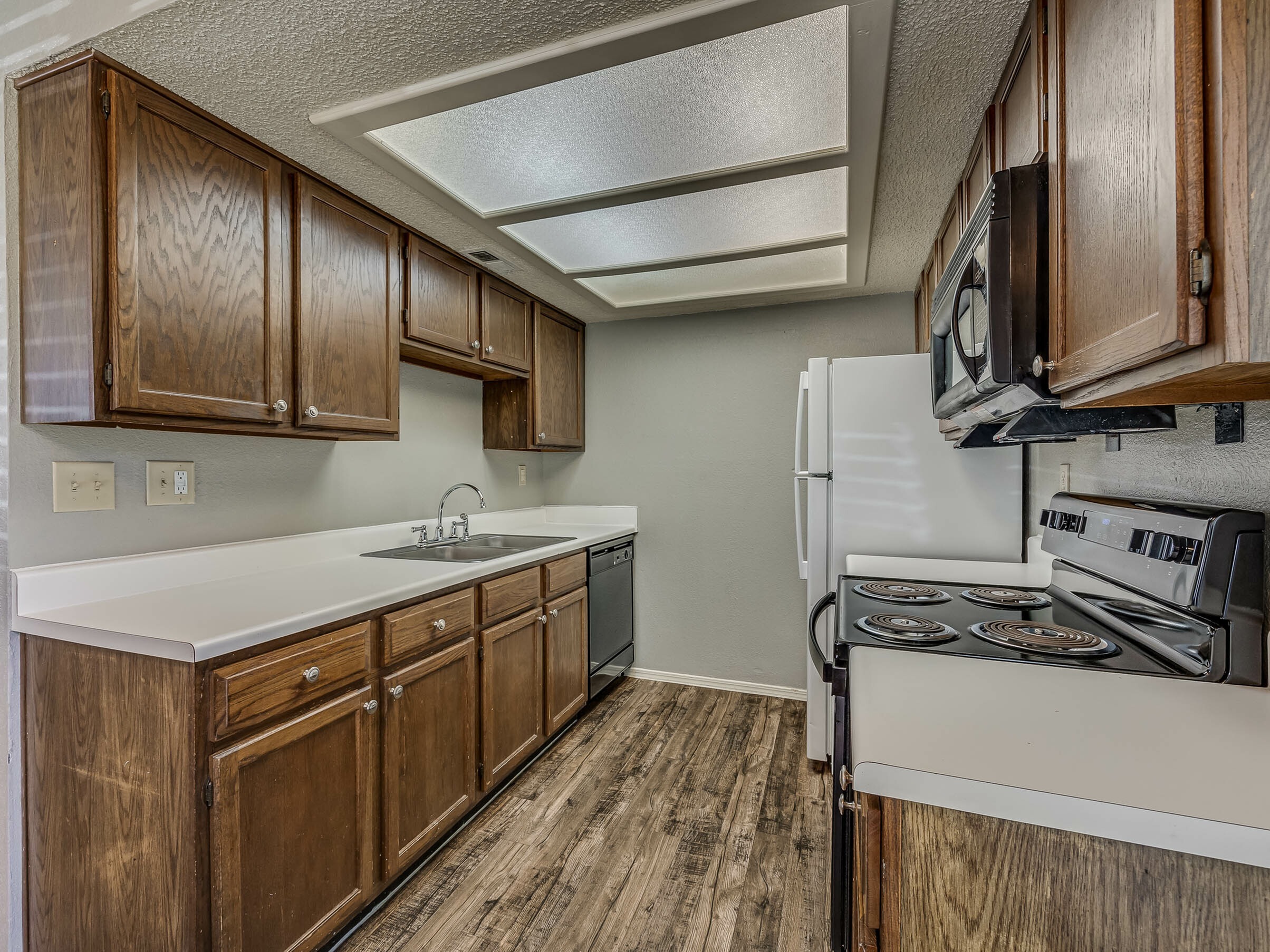 View Photos & Take A Virtual Tour | Lexington Commons