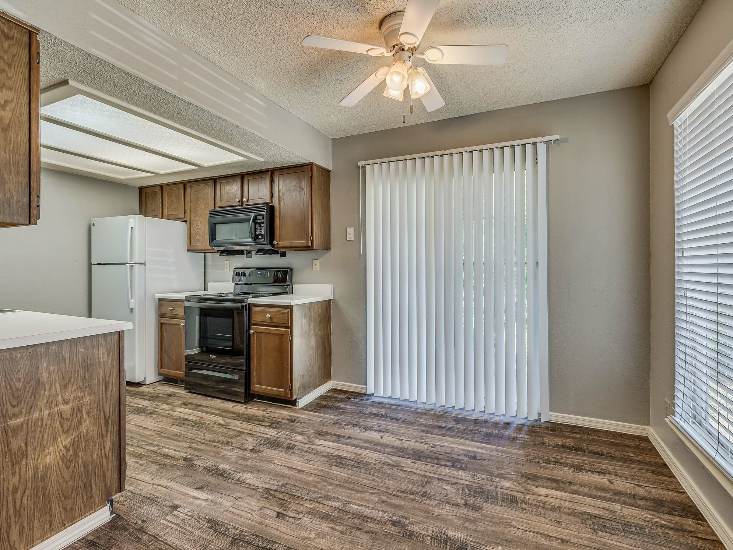 View Photos & Take A Virtual Tour | Lexington Commons