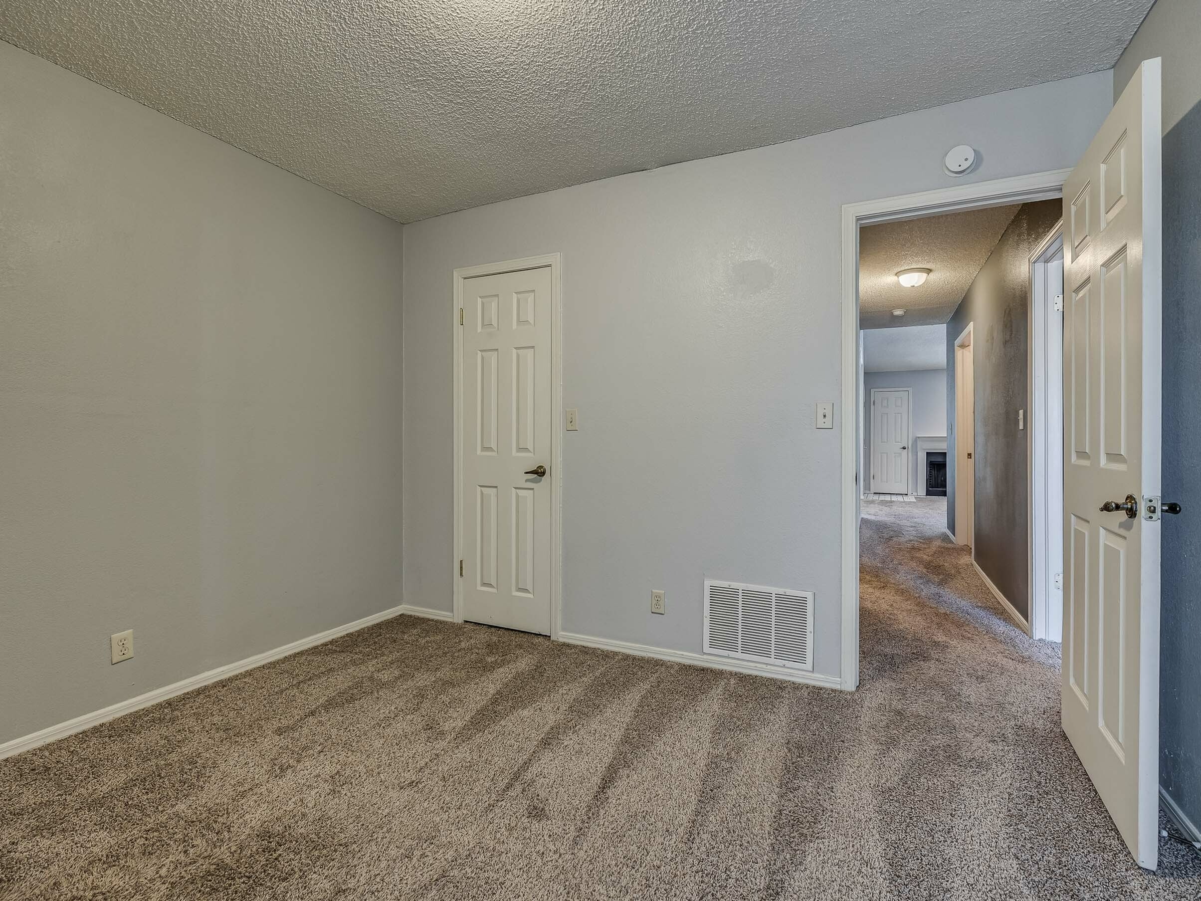 View Photos & Take A Virtual Tour | Lexington Commons