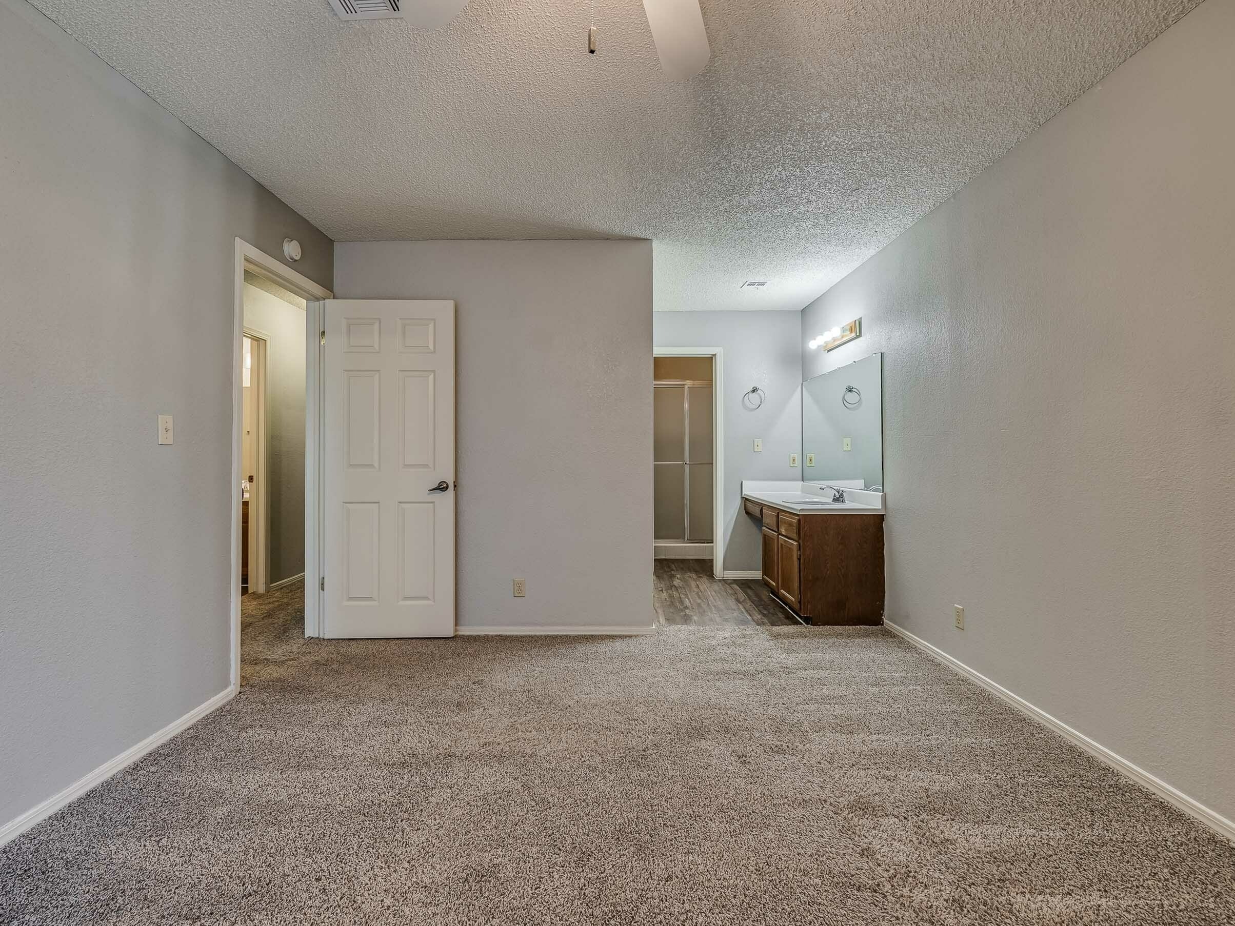 View Photos & Take A Virtual Tour | Lexington Commons