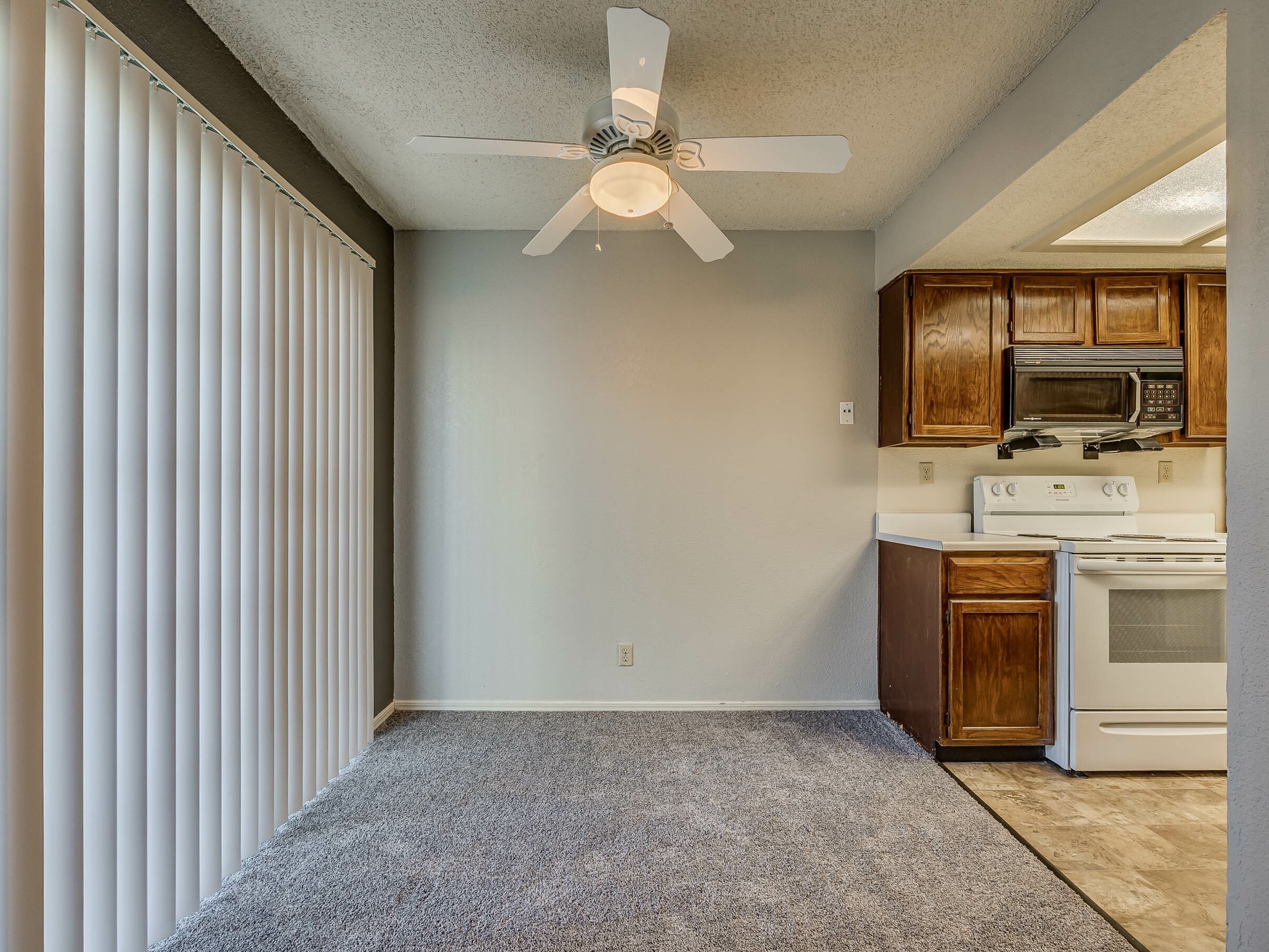 View Photos & Take A Virtual Tour | Lexington Commons