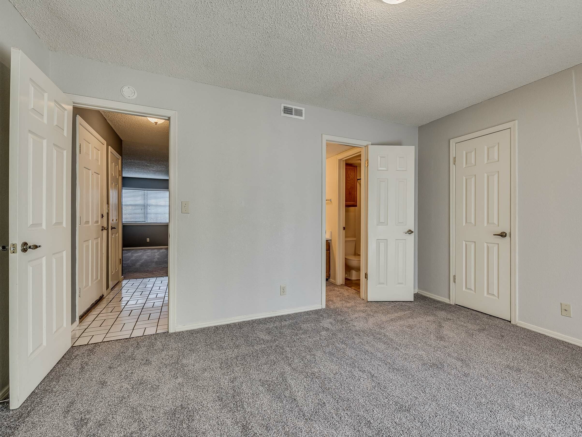 View Photos & Take A Virtual Tour | Lexington Commons