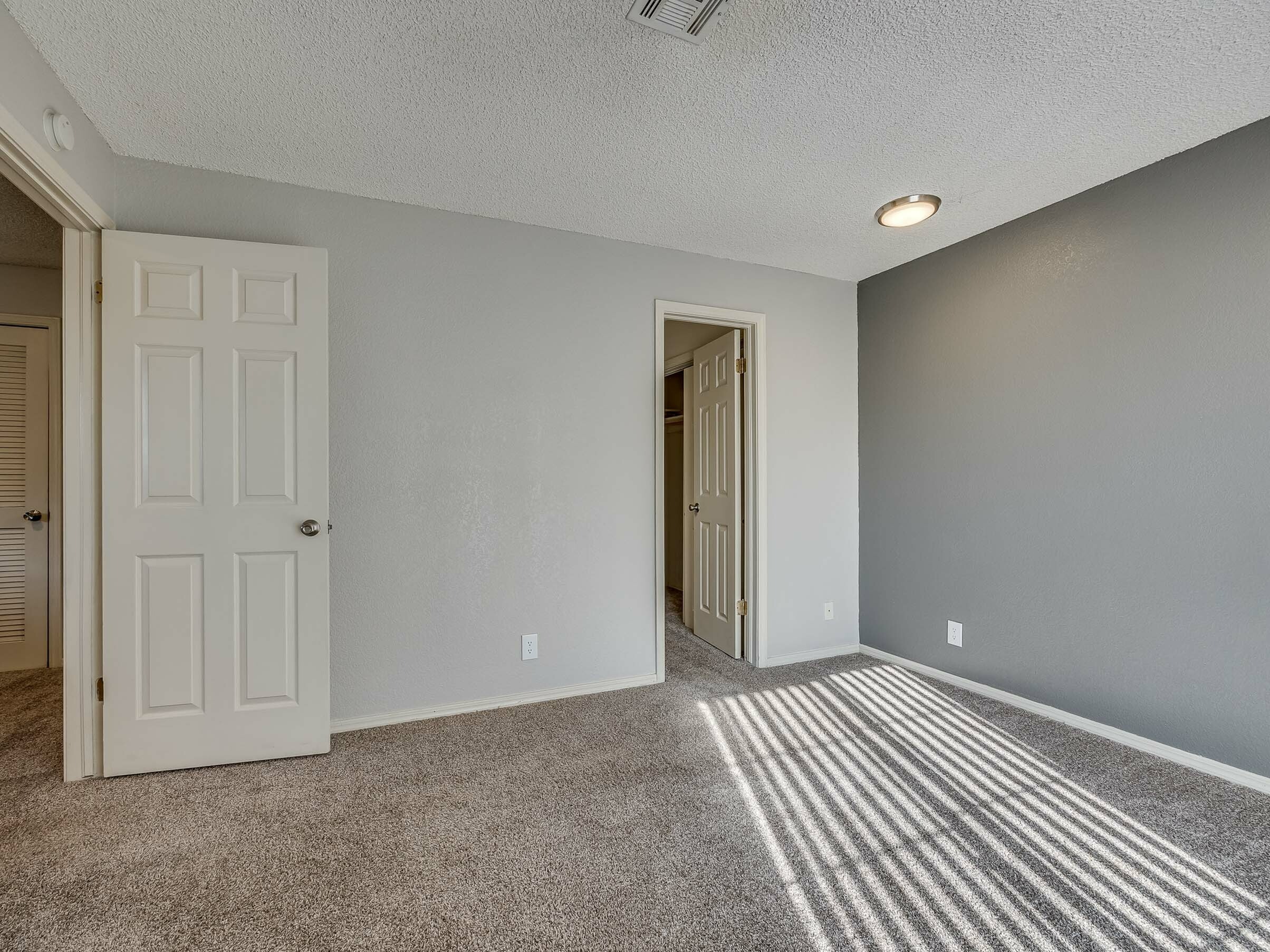 View Photos & Take A Virtual Tour | Lexington Commons