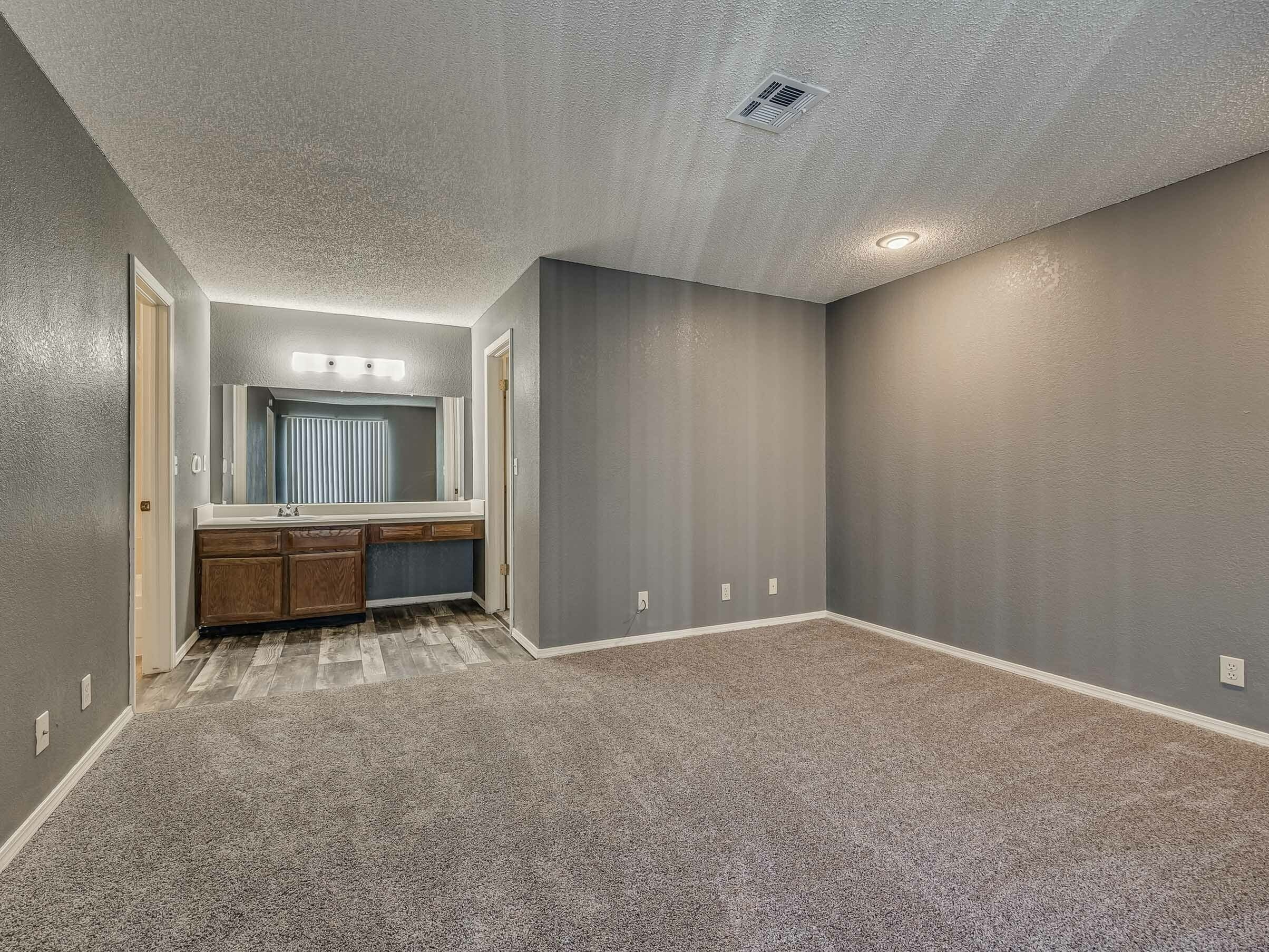 View Photos & Take A Virtual Tour | Lexington Commons