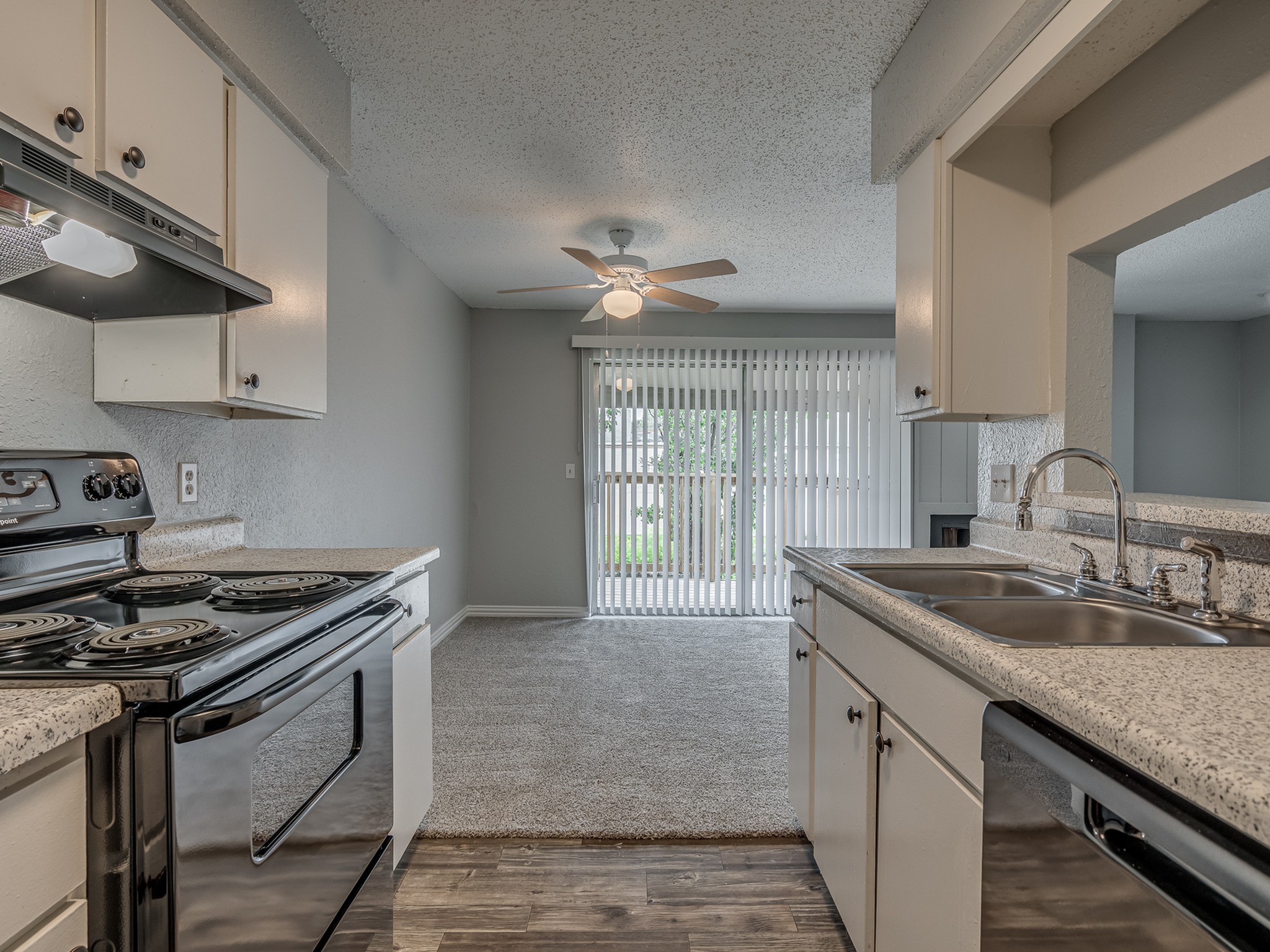 View Photos | Shoreline Apartments