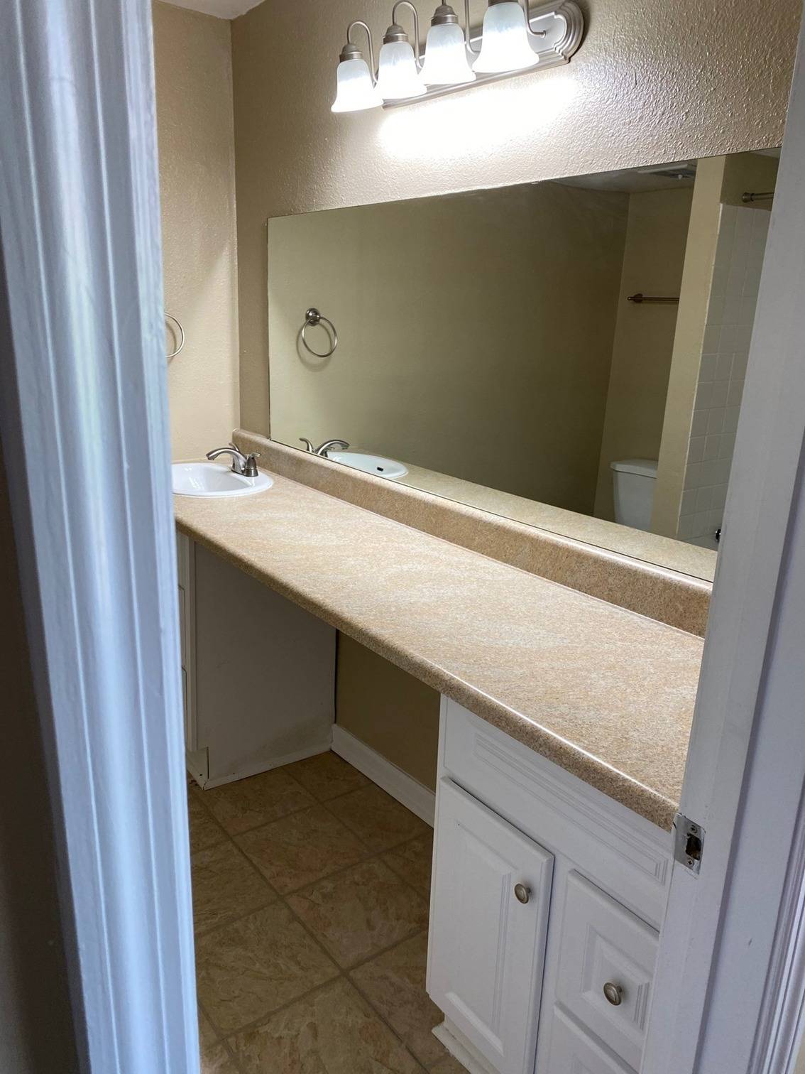 View Photos | The Crescent at Lakeshore