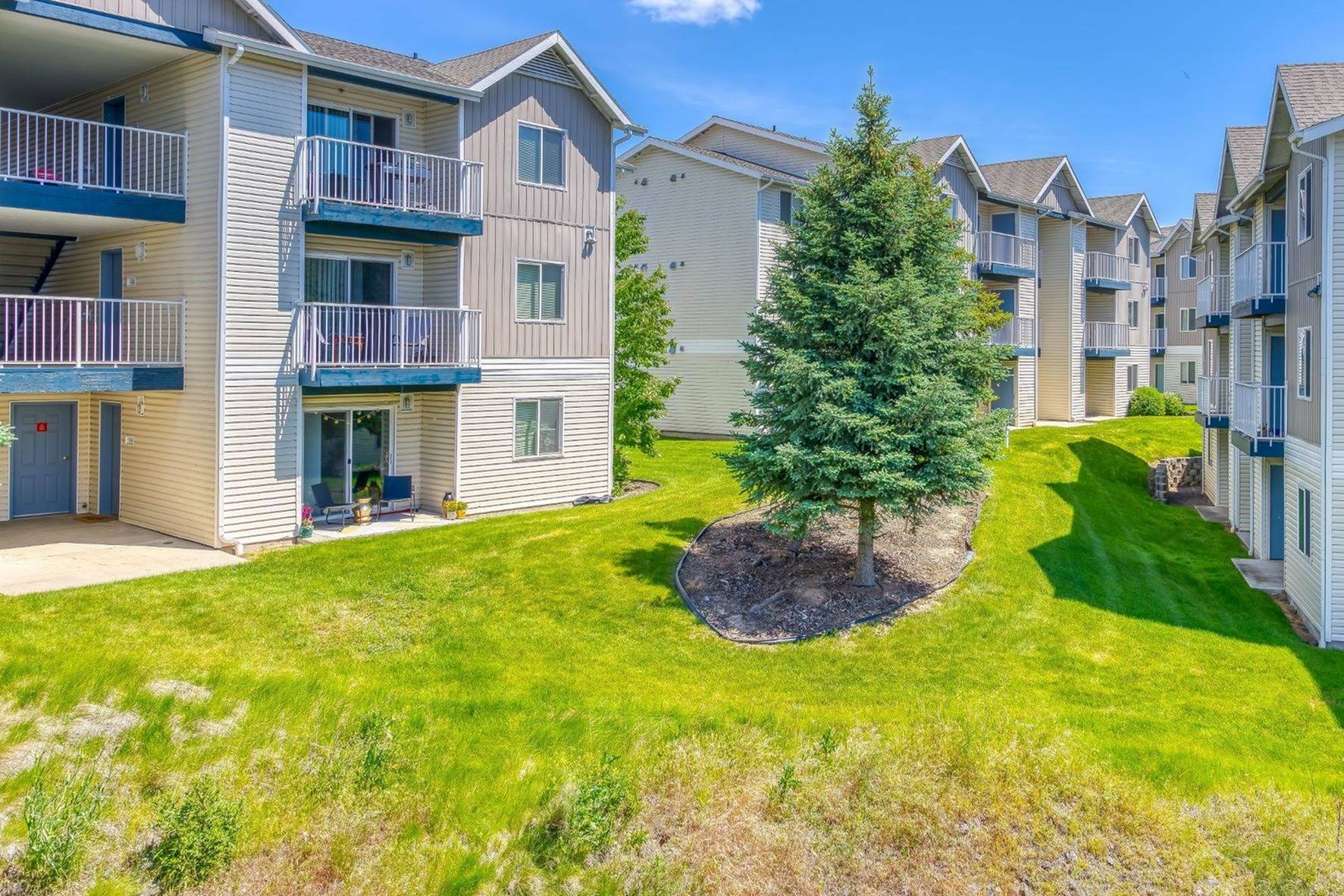 View Photos | Emerald Downs Apartments