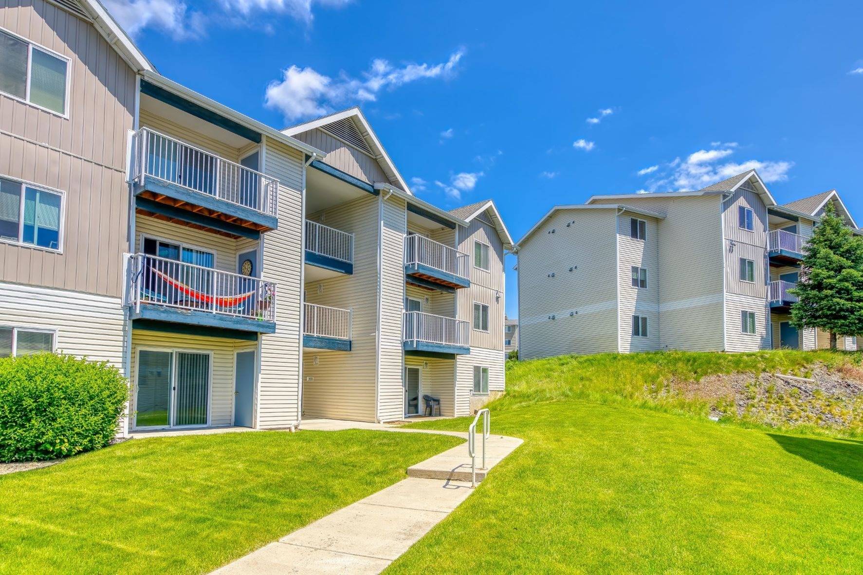 View Photos | Emerald Downs Apartments