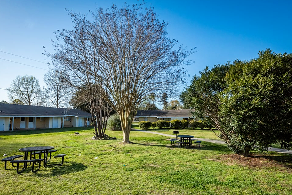 View Photos | Oakview Apartments