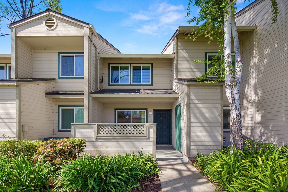 View Photos & Take A Virtual Tour | The Huntley Apartments