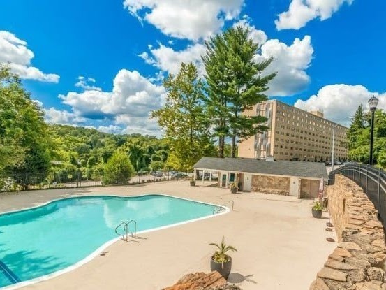 View Photos | The Falls at Roland Park