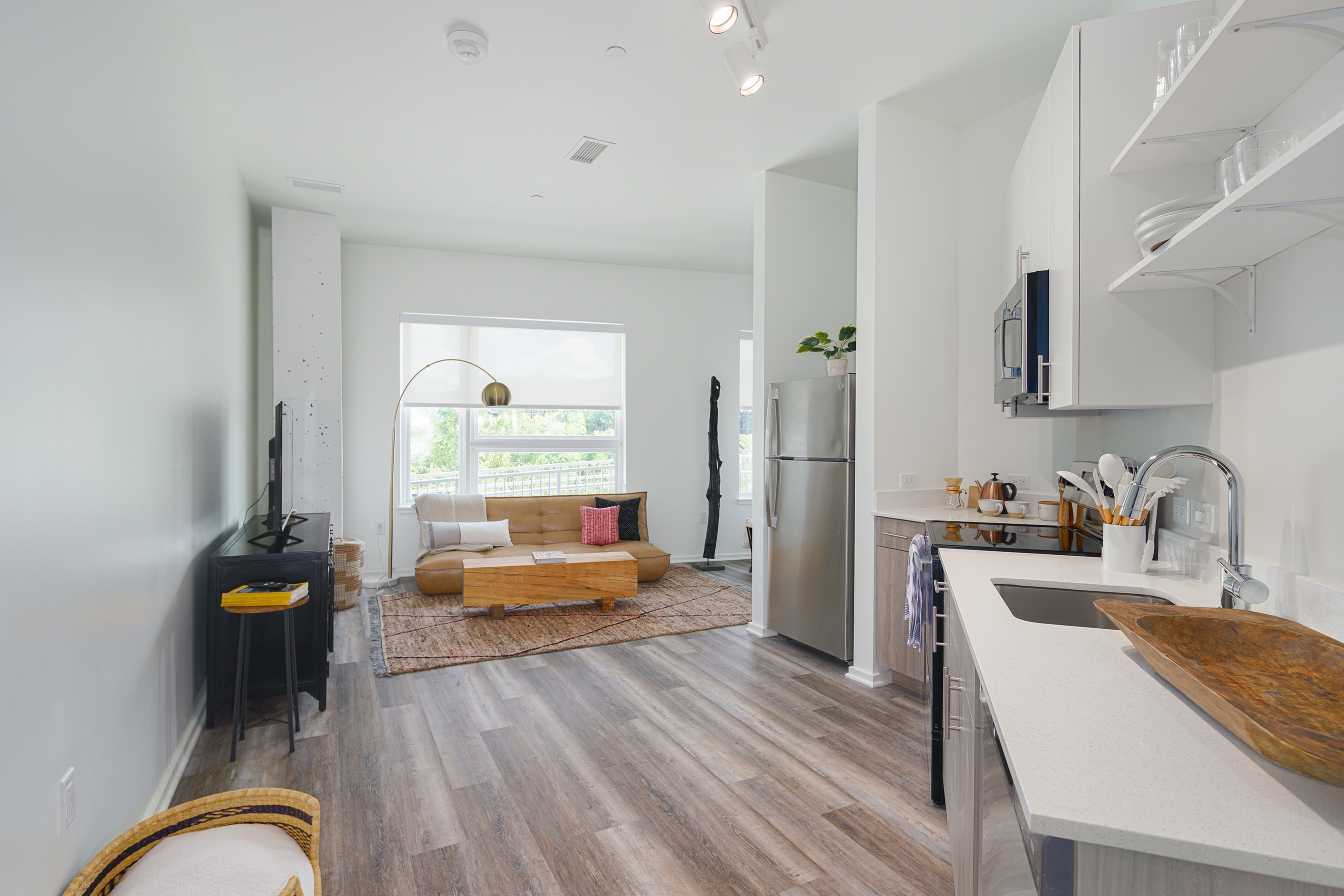 View Photos & Take A Virtual Tour | River House Apartments