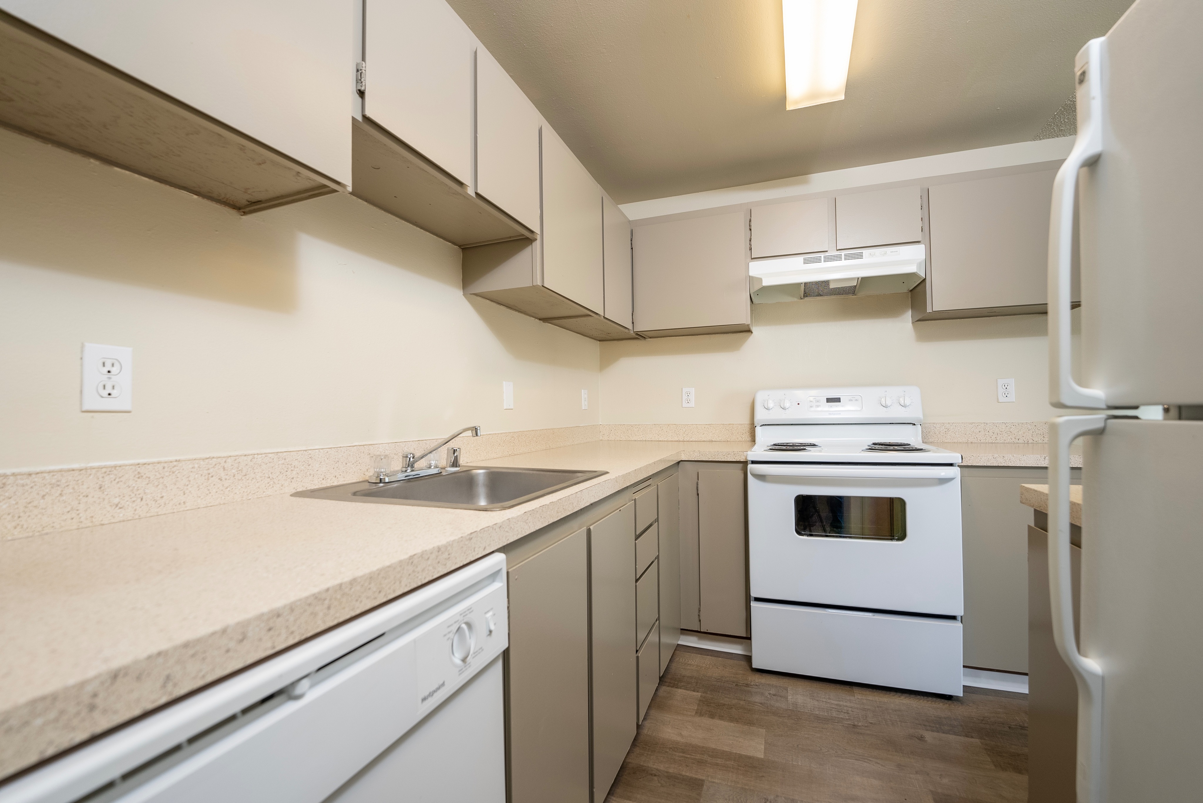View Photos & Take A Virtual Tour | Steele Manor Apartments